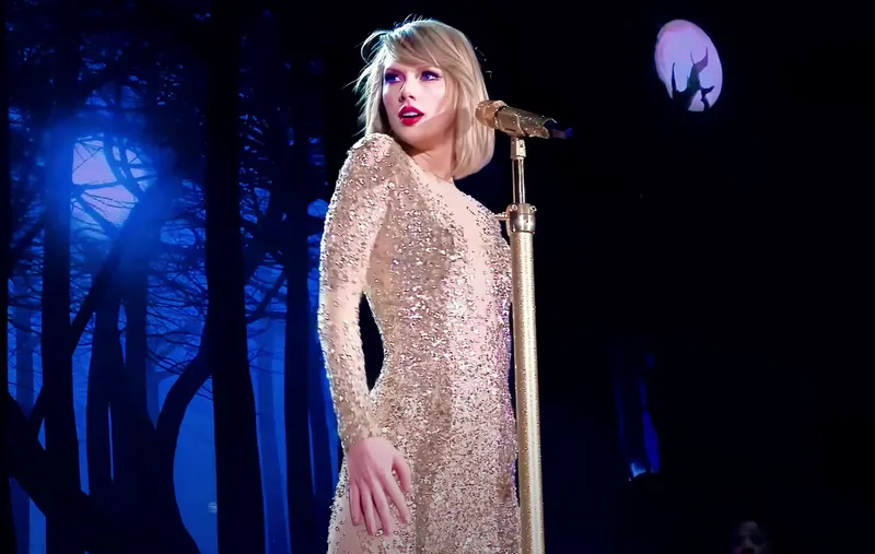 10 Hidden Secrets In Taylor Swift's Outfits - Strong Mind, Brave Heart